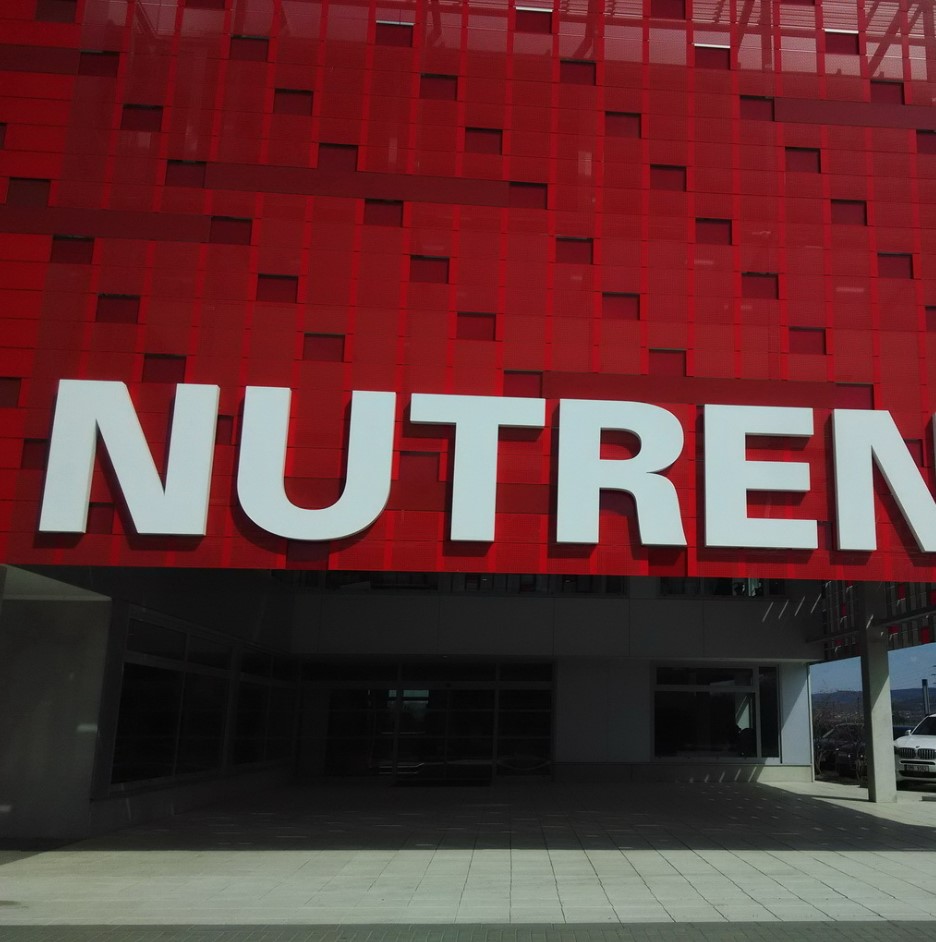 NUTREND - 3D LOGO NA BUDOVĚ